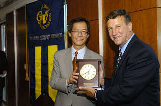Issa Khozeimeh (left) presents the 2006 EAA Service Award to Sean Walsh ...